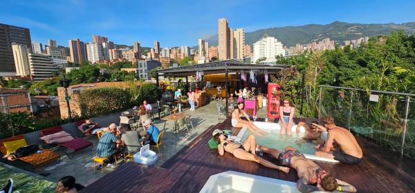 Viajero Medellín Hostel - 메데인