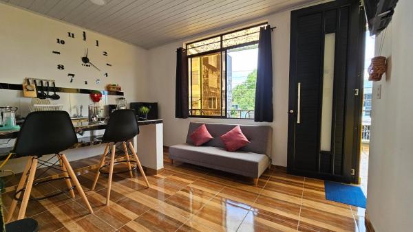 Family Amazon Minimalist - Leticia