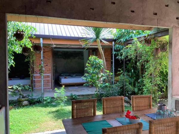 Villa Di Bukit Lawang: Localdailylife, Near Jungle - North Sumatra