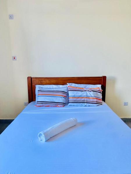 Mine Is A Bnb House, With 3 Bedrooms. One Master Bedroom. It's I Pavilion Suites Apartment, Block 1house N. - Mombasa