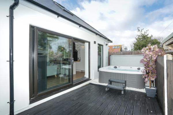 The Broadway Beach House With Hot Tub - Herne Bay