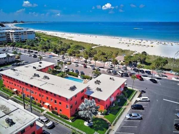 Ocean View Studio With Heated Pool - St. Pete Beach, FL