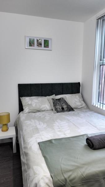 *Modern 1 Bedroom Apt Next To Centre* - Leeds