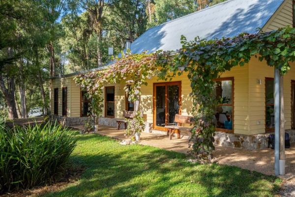 Centenary Heights - Bright