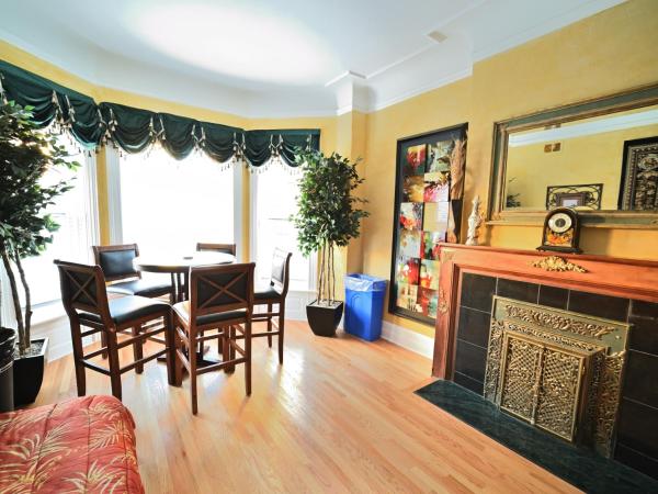 City Villa Sleeps 10-20 Free Tv & Parking - Chicago, IL