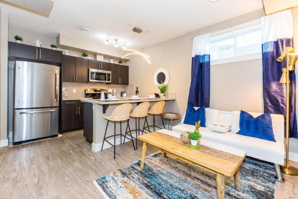 Queen Bed * Netflix * Wifi * Long Or Short Stays - Edmonton