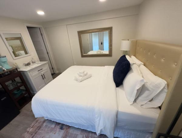 Guest House Next To Little Italy - East Village - San Diego