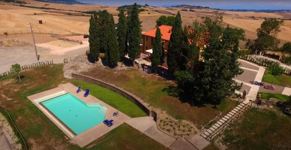 Villa Borgo Del Silenzio With Private Pool, 5 Apartments - Volterra