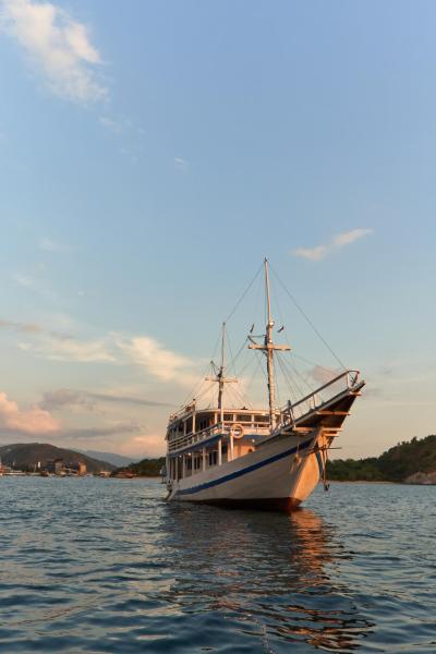 Phinisi Sailing Komodo 3 Days 2 Night - Labuan Bajo