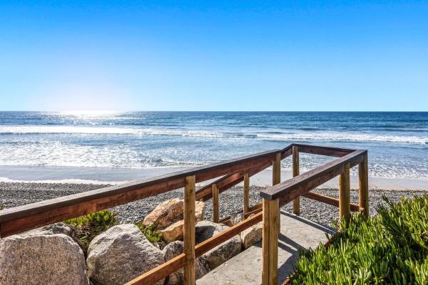 Oceanfront Family Getaway - Bbq - Oceanfront Seating - Carlsbad, CA