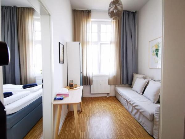 Sc 07 By Rockchair Apartments L Superhost Status L 2,5 Bedrooms Boxspringbeds Balcony Elevator Welcomes You! - Berlin Tegel Airport (TXL)