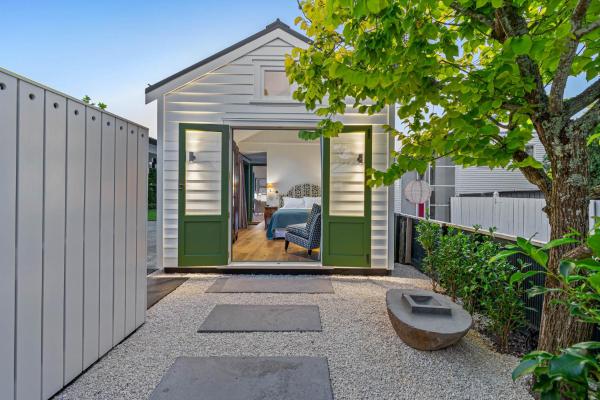Augusta Hut - Auckland