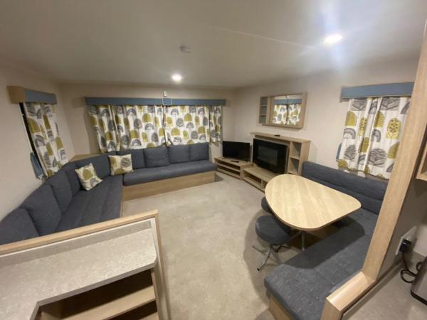 Hillside Sleeps 6 -