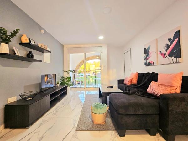 1bd Beach Apartment - Kato Paphos