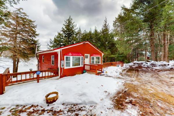 Hermit Lake Retreat - Laconia, NH
