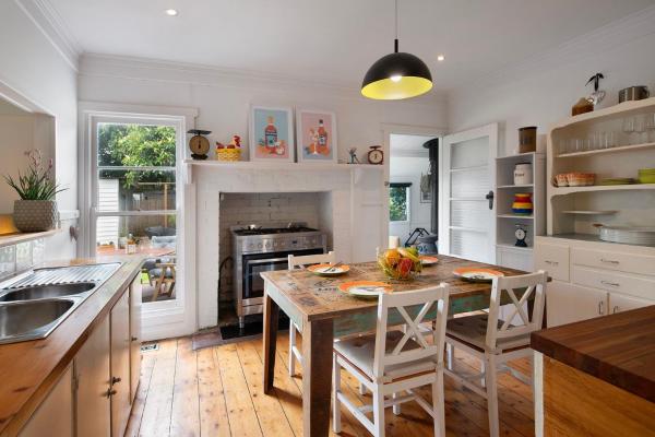 Sausalito- Captivating 1950s Retro Residence - Daylesford