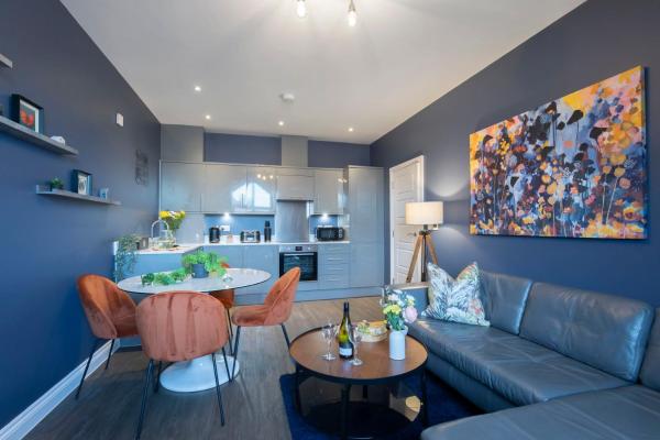 Elliot Oliver - Stylish 2 Bedroom Apartment With Parking In The Docks - Herefordshire