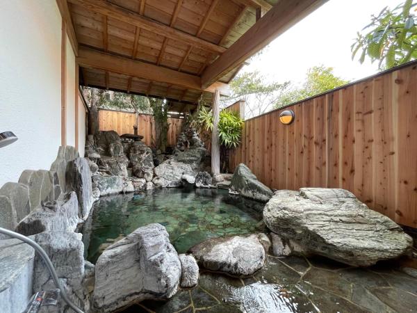 源泉かけ流しの露天風呂を独り占め!一棟貸切旅館「御宿あさか」29名まで宿泊可 - Tokyo