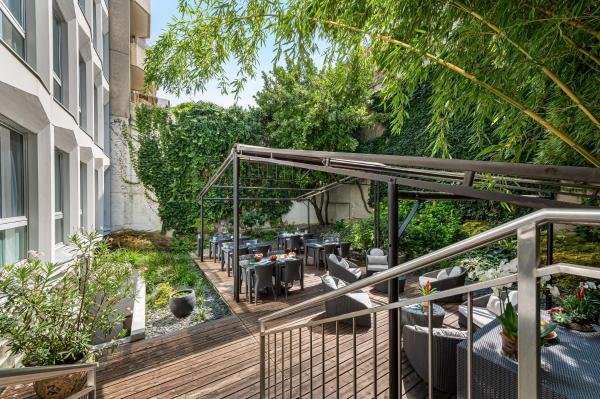 Jade Manotel - Carouge