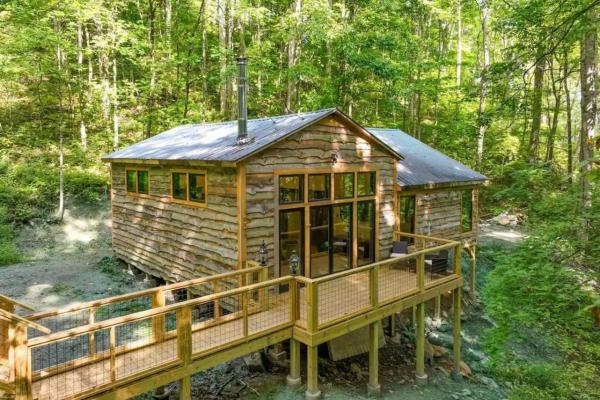 Outdoor Enthusiast's Dream Cabin Hiking & Rafting - North Carolina