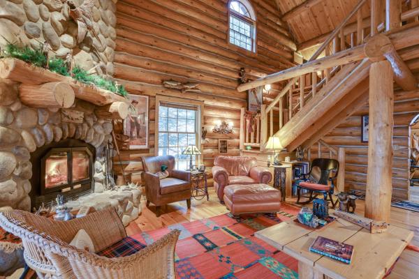 Handcrafted Log Home On River Near Crystal Mtn - トンプソンビル, MI