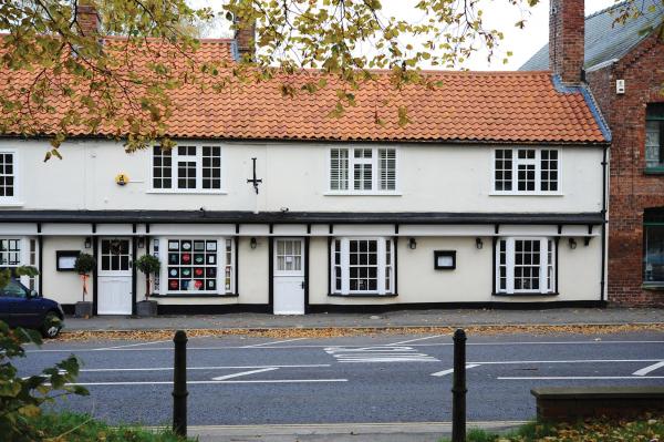 Magpies Restaurant With Rooms - Woodhall Spa