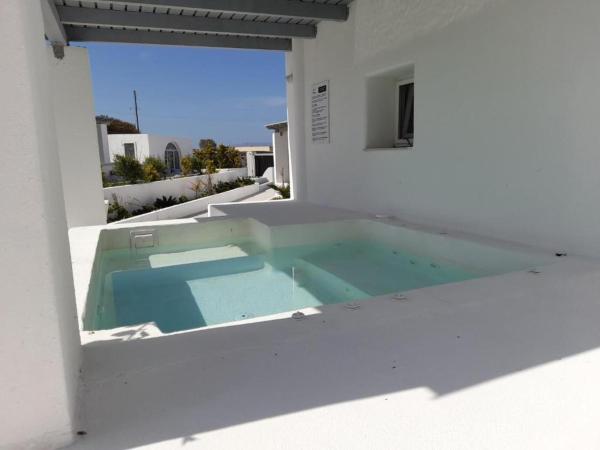Sea Paradise Villas - Seaside & Private Jacuzzi - Oia