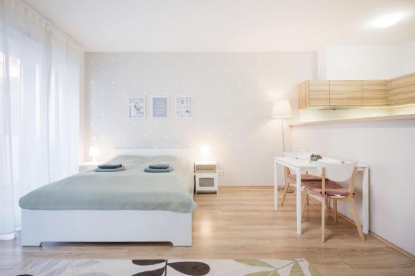 The Chic Crib With Balcony - Budapest