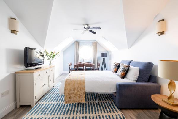 Saco Jersey - Merlin House - Jersey