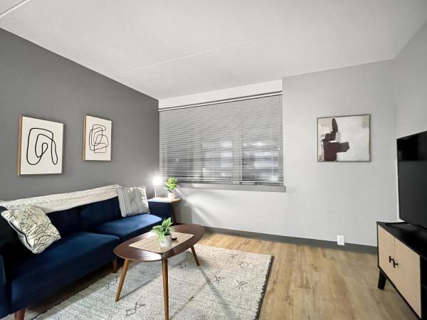 Downtown 1br Gem Steps Away From Wells Fargo - Des Moines, IA