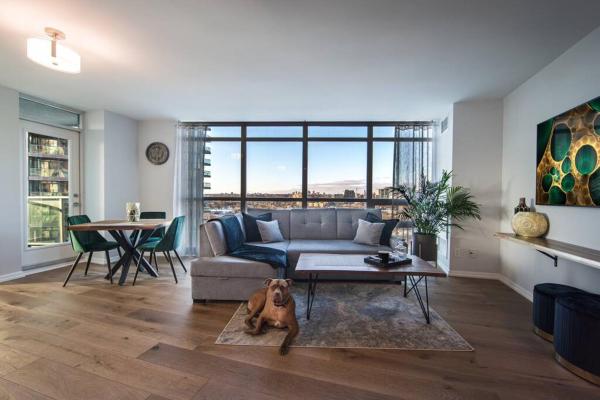 Modern Downtown Condo Free Parking Pool Balcony Walk To Lake - Toronto
