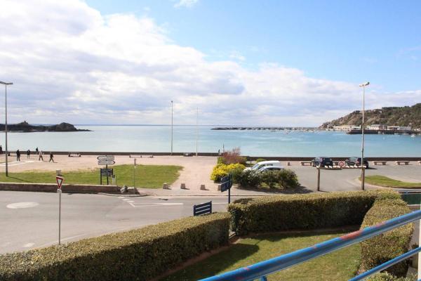 511 - A Erquy, En Bordure De La Plage Du Centre Et à 300m Du Centre Des Commerces - Erquy