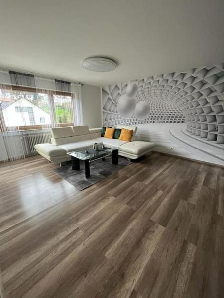Monteurwohnung & Business Apartment Mit Balkon & Parkplatz In Metzingen Outlet - Metzingen