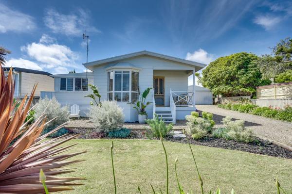Our Little White House -74 Padman Crescent, Middleton - Middleton