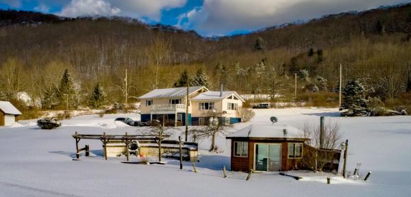 The Maples - Hot Tub! Amazing Views, Pets Welcomed - Ellicottville, NY