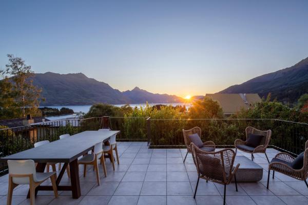 Lakeview Paradise: 3br, Hot Tub, Bbq, Garden - Queenstown