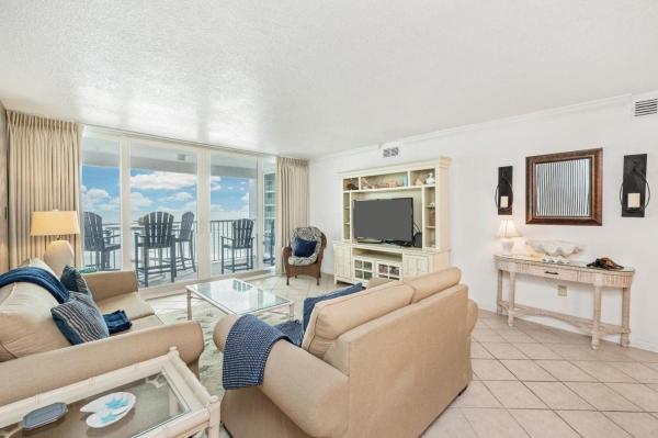 2085 - Beachfront Shoreline Towers - Free Beach Setup - Destin, FL