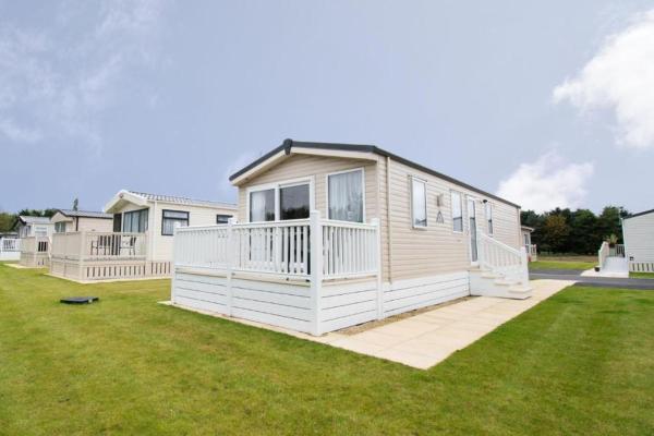 Cedar Lodge With Hot Tub - Pocklington