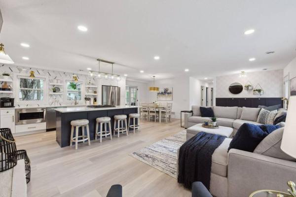Luxury 1800sq.ft Home - Sleeps 8 - Minnetonka, MN
