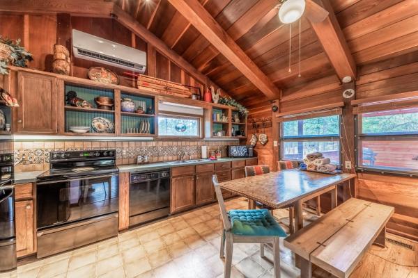 Deer Meadows & Wildflower: Cute, Centrally Located Ruidoso Cabin With Hot Tub! - 