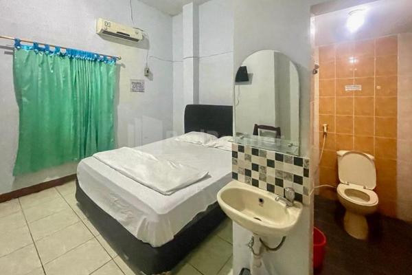 889 Guesthouse Redpartner - Medan