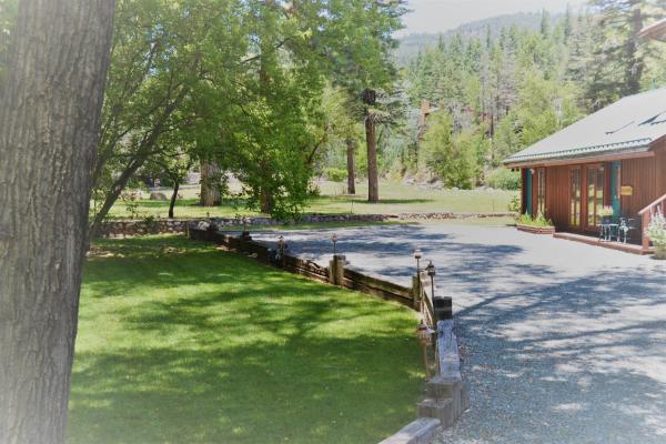 River Hideout: One Bedroom Duplex Cottage On The River!! - Ruidoso, NM