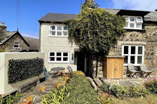 Cosy Modern Cottage By The Sea, Heart Of Snowdonia - North Wales