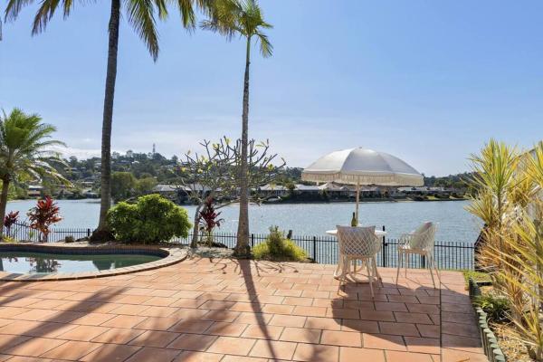 64 Isle Of Palms - Coolangatta