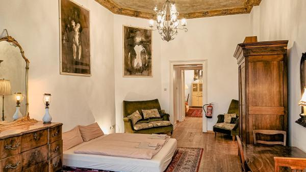 La Vie En Rose: Elegance And Art - Berlin