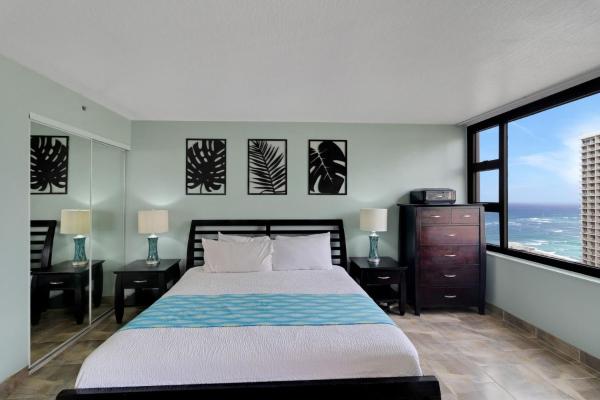 Deluxe Ocean View Condo On 31st Floor - Free Parking & Wifi! Condo - Honolulu