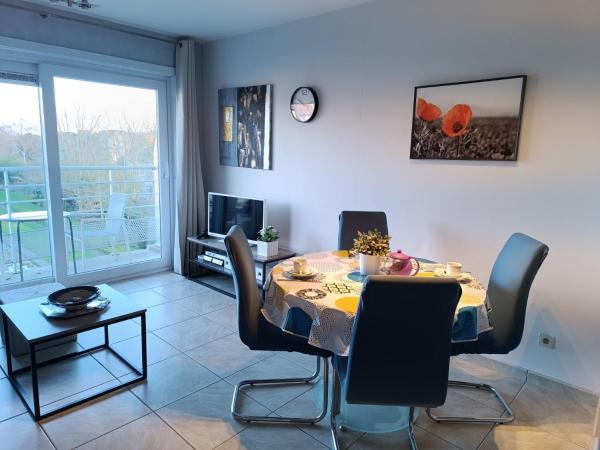 Nice Apartment For 4 Guests With Pool, Wifi, Tv, Balcony And Parking - De Haan