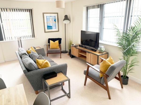 Travaal.©om - 2 Bed Serviced Apartment Farnborough - Hampshire