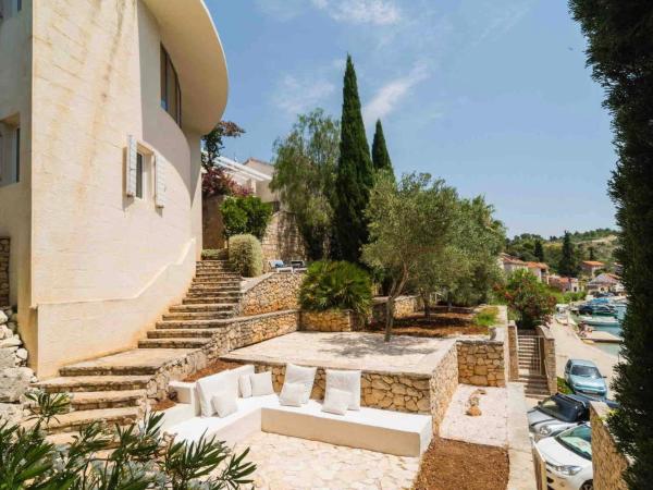 Design&art Seafront Villa - Sutivan