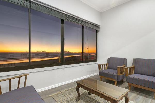 Jacquelena Hof 9 - Somerset West